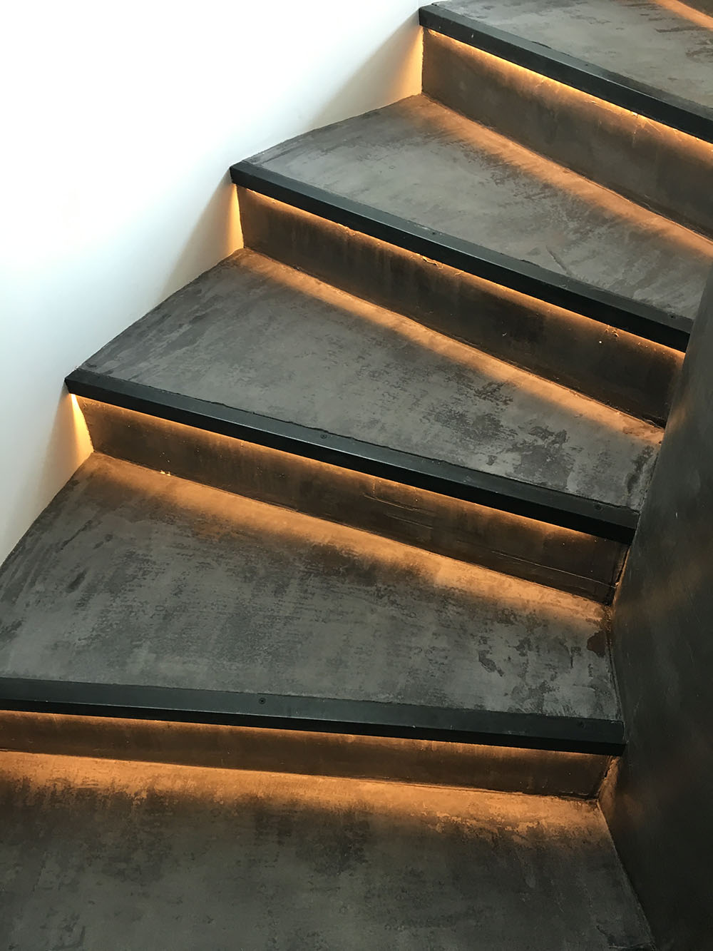 Microtopping for Stairways - Los Angeles Microcement